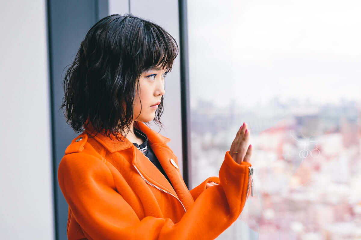 シンガーソングライター・Reiが最新作『REI』のアートワークに込めた意味とは？ | ニコニコニュース